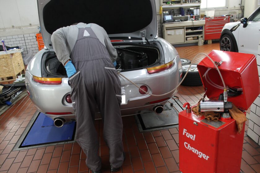 BMW Z8 (E52) 修理の様子 その① - バルコム レストアブログ